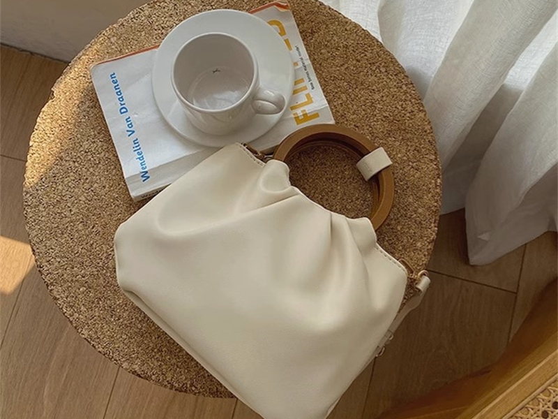 The Ultimate Guide to Choosing the Perfect Bag Color for Every Outfit ...